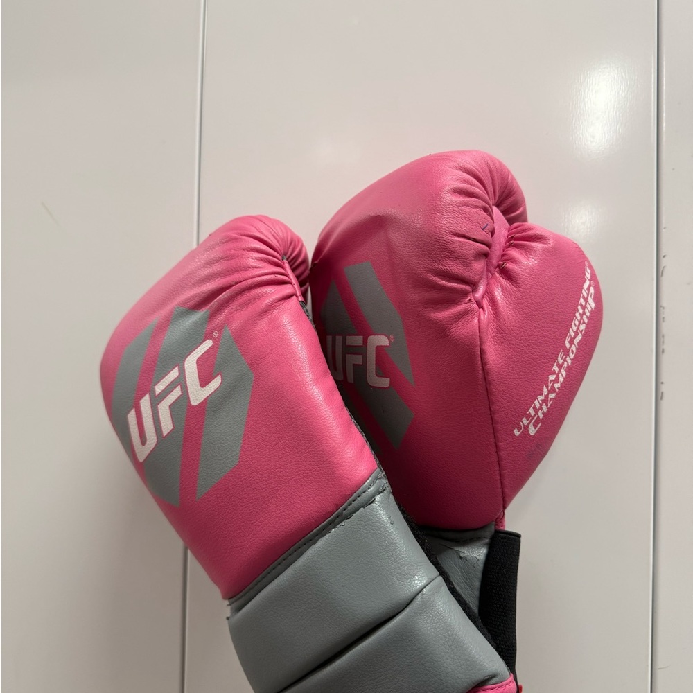 Ufc Pink And Gray Boxing Gloves - Gem
